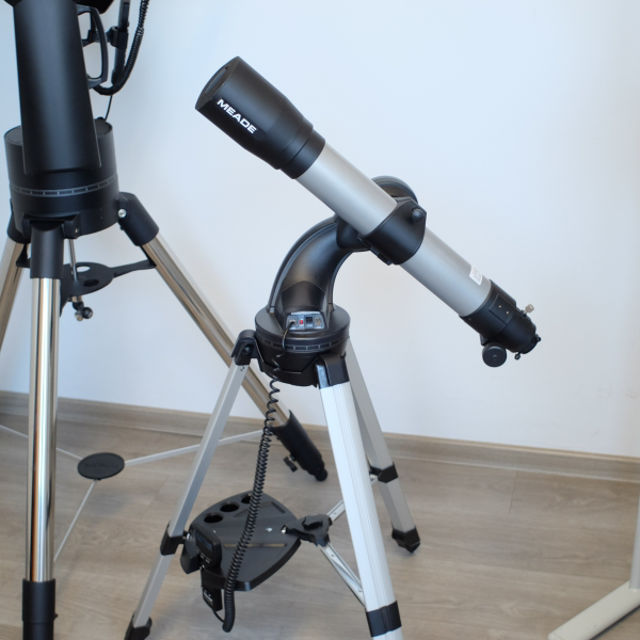 APM Telescopes. Meade DS2070AT Goto Refractor